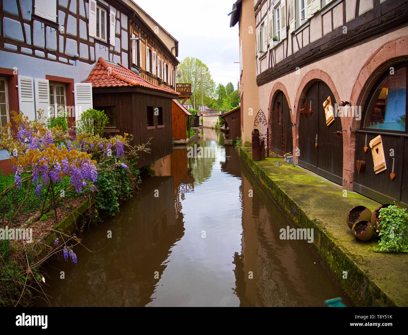 Old french houses hi-res stock photography and images - Alamy