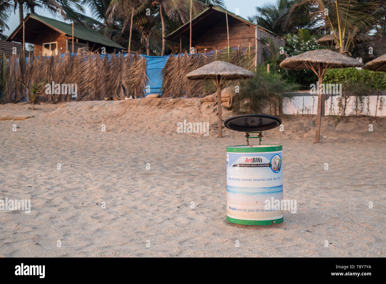 India waste container hi-res stock photography and images - Alamy