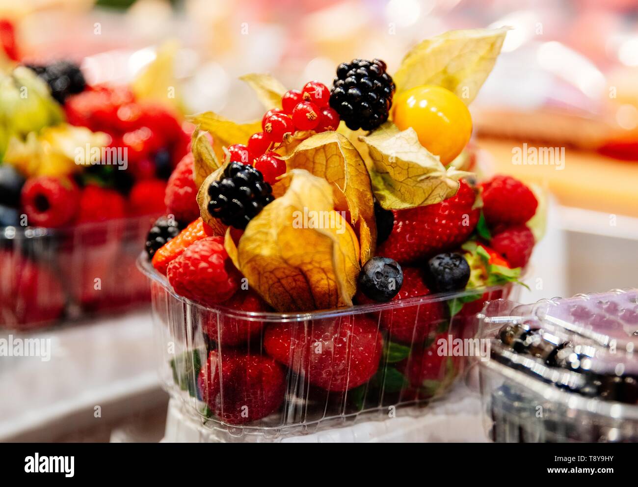 Healthy fruit lunch takeaway. Fresh fruits in plastic basket Stock ...