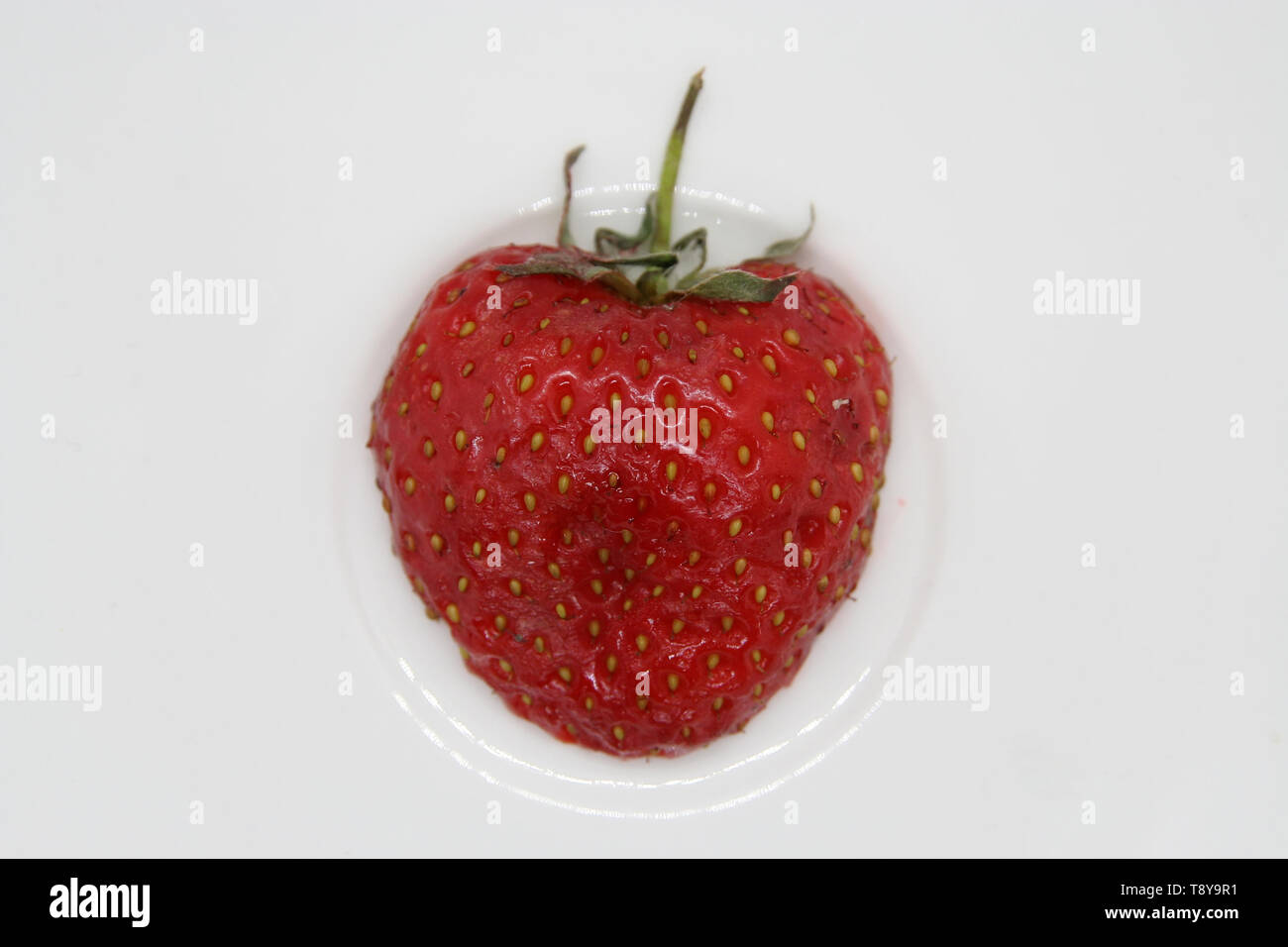 Strawberry half hi-res stock photography and images - Alamy