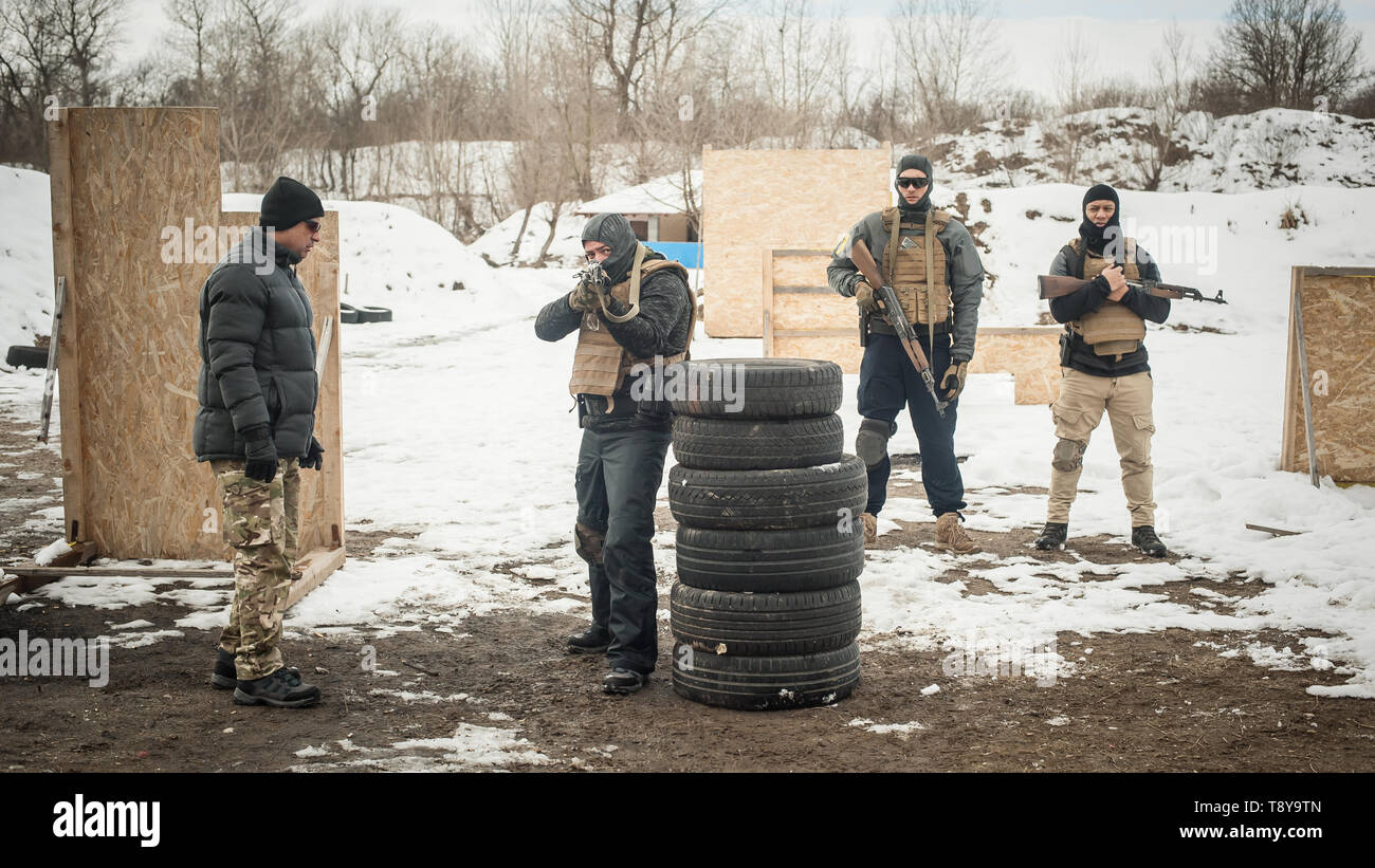 Pistol squat hi-res stock photography and images - Alamy