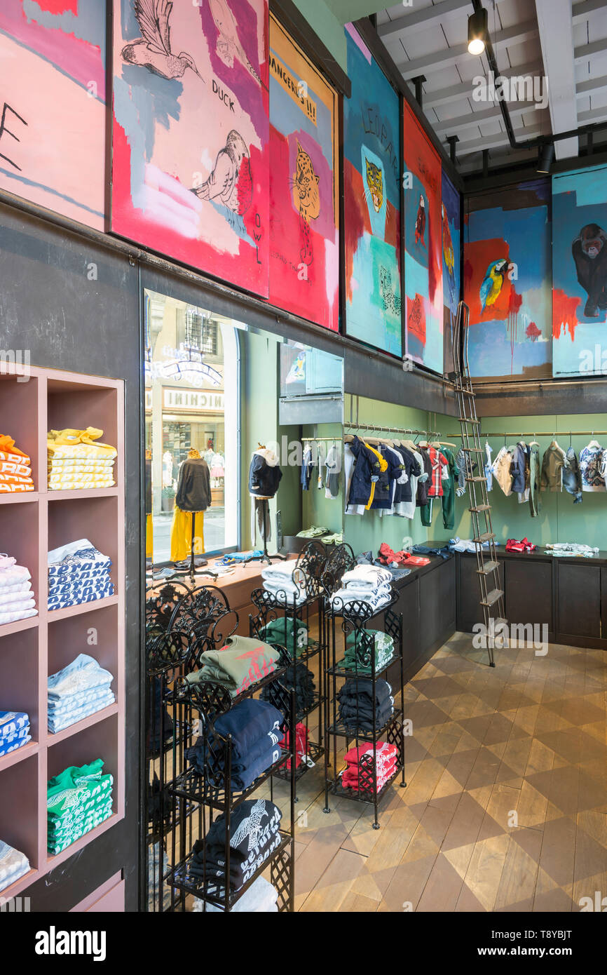 Kids clothes shop hi-res stock photography and images - Alamy