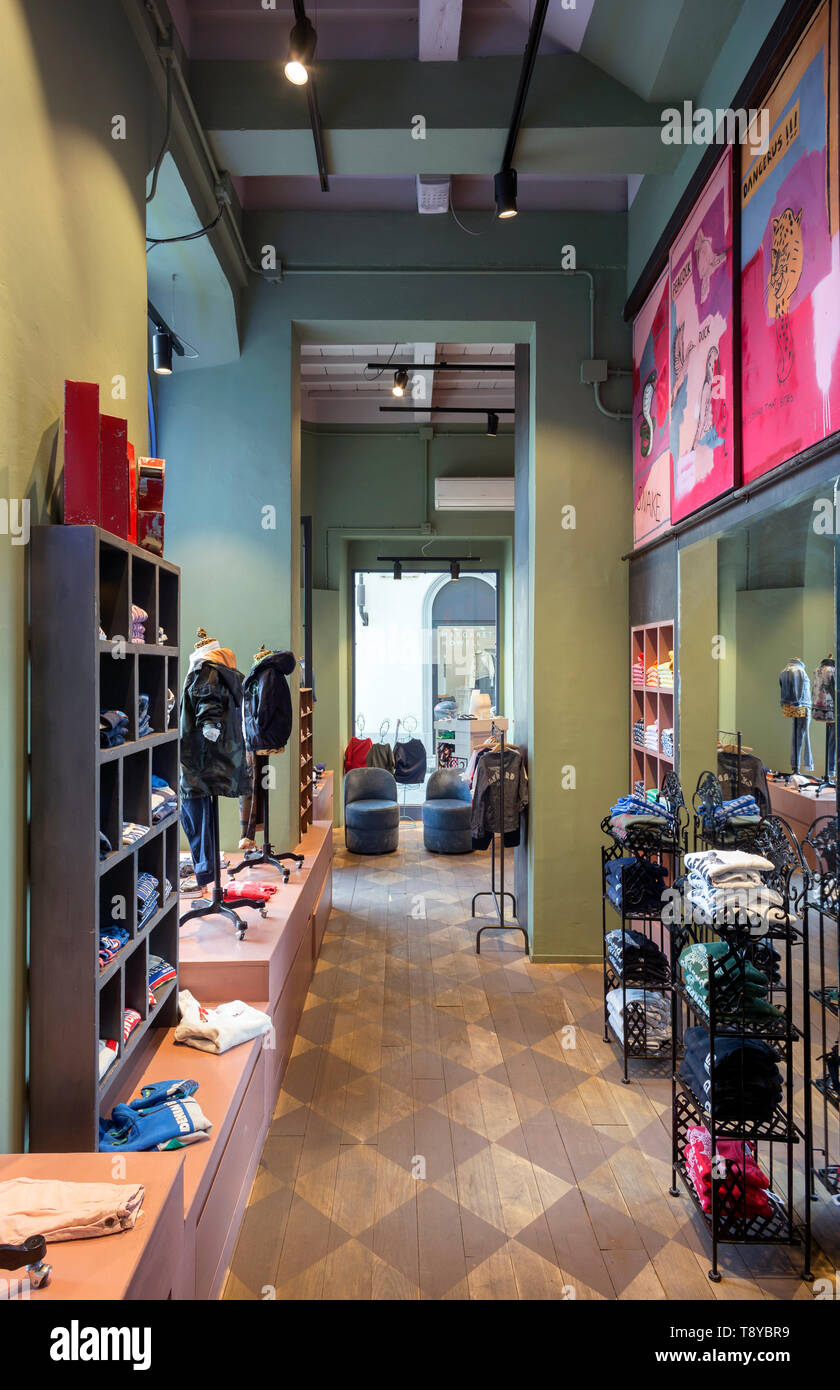 Kids clothes shop hi-res stock photography and images - Alamy