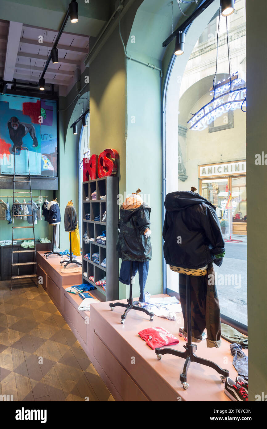 Retail shop for kids in Milano, Italy Stock Photo - Alamy