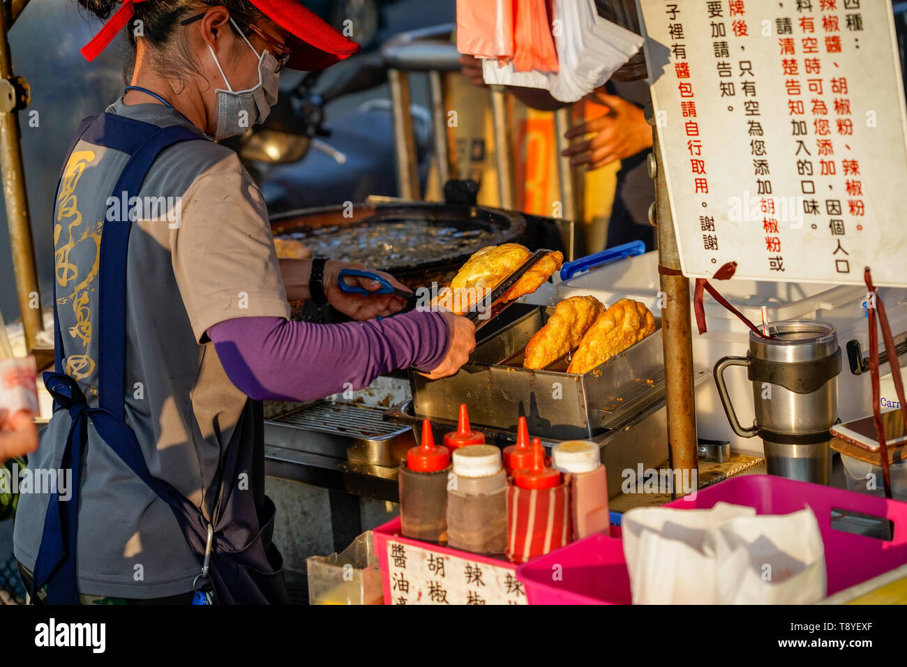 Taiwanese scallion pancake hi-res stock photography and images - Alamy