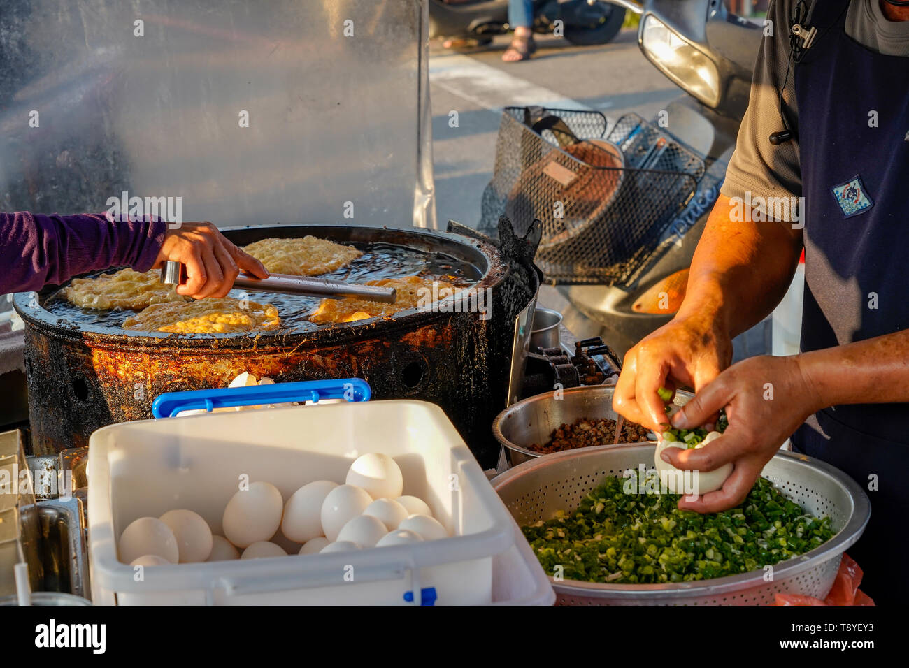 Xia Lin Scallion Pancake. A famous scallion pancake street vendor in ...