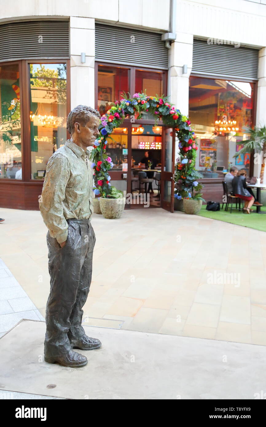 Sean henry sculpture hi-res stock photography and images - Alamy