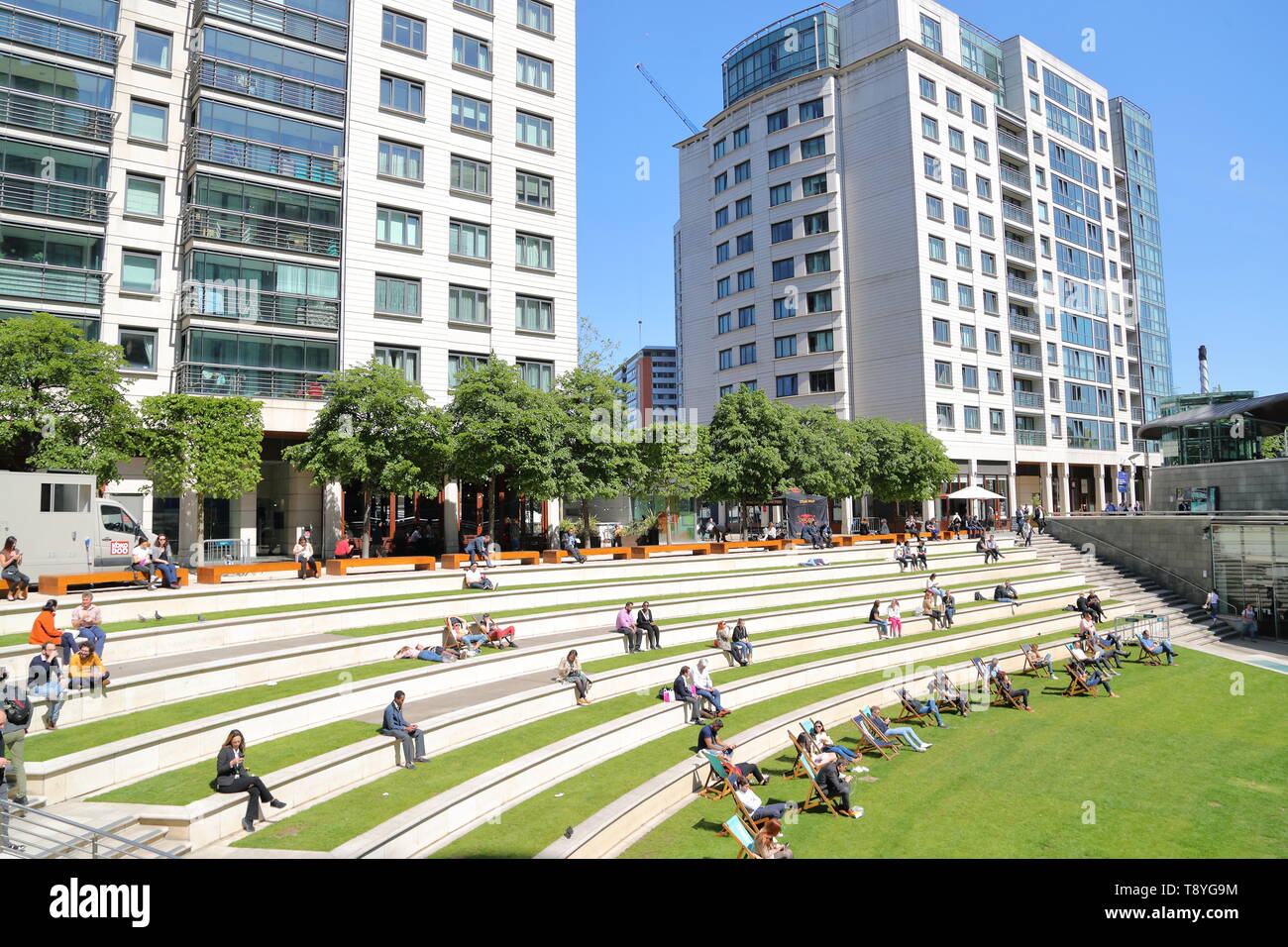 Office workers lunch break hi-res stock photography and images - Alamy