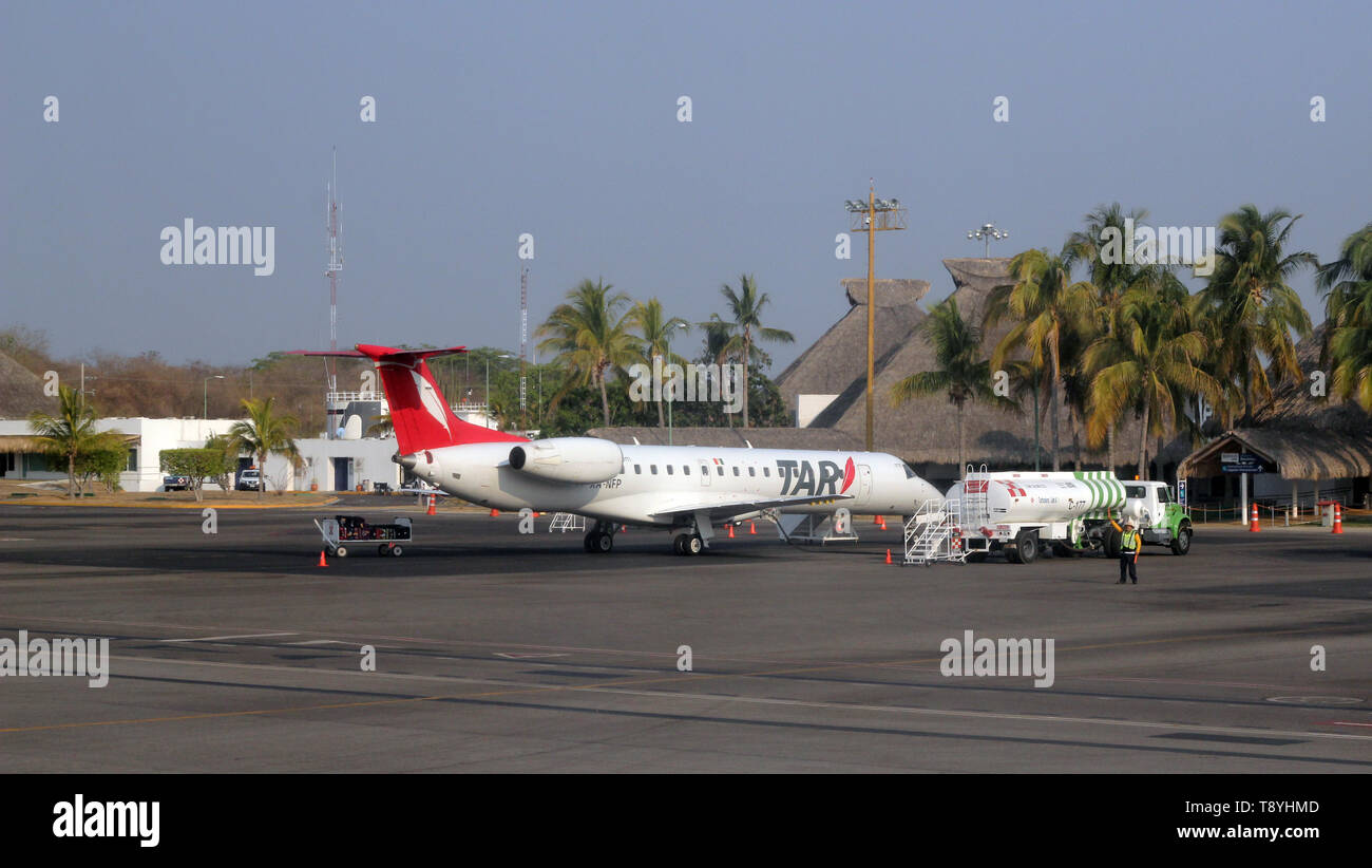 TAR airplane in Huatulco Airport Stock Photo - Alamy
