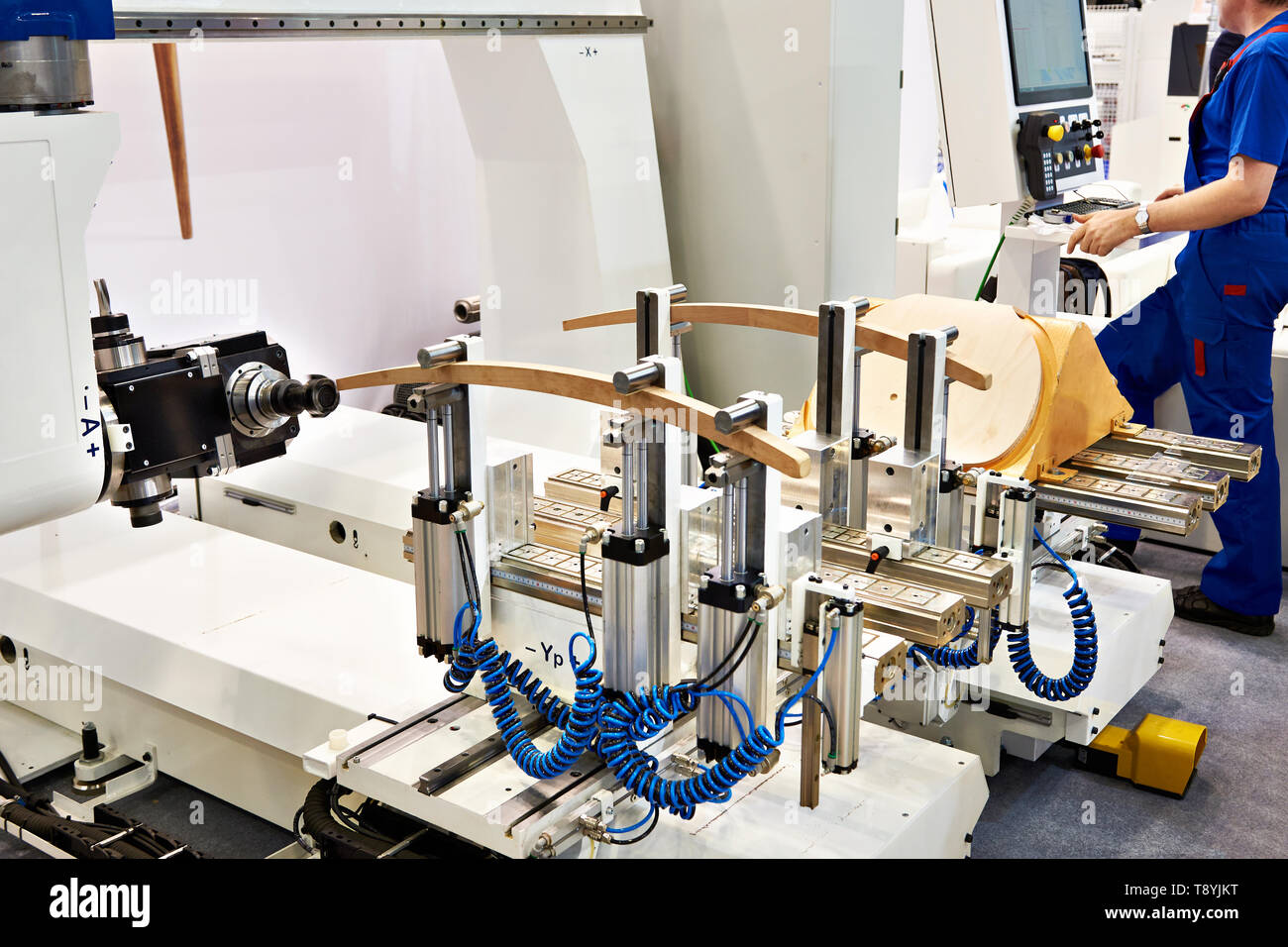 Machine for the manufacture of chairs and furniture in the factory ...
