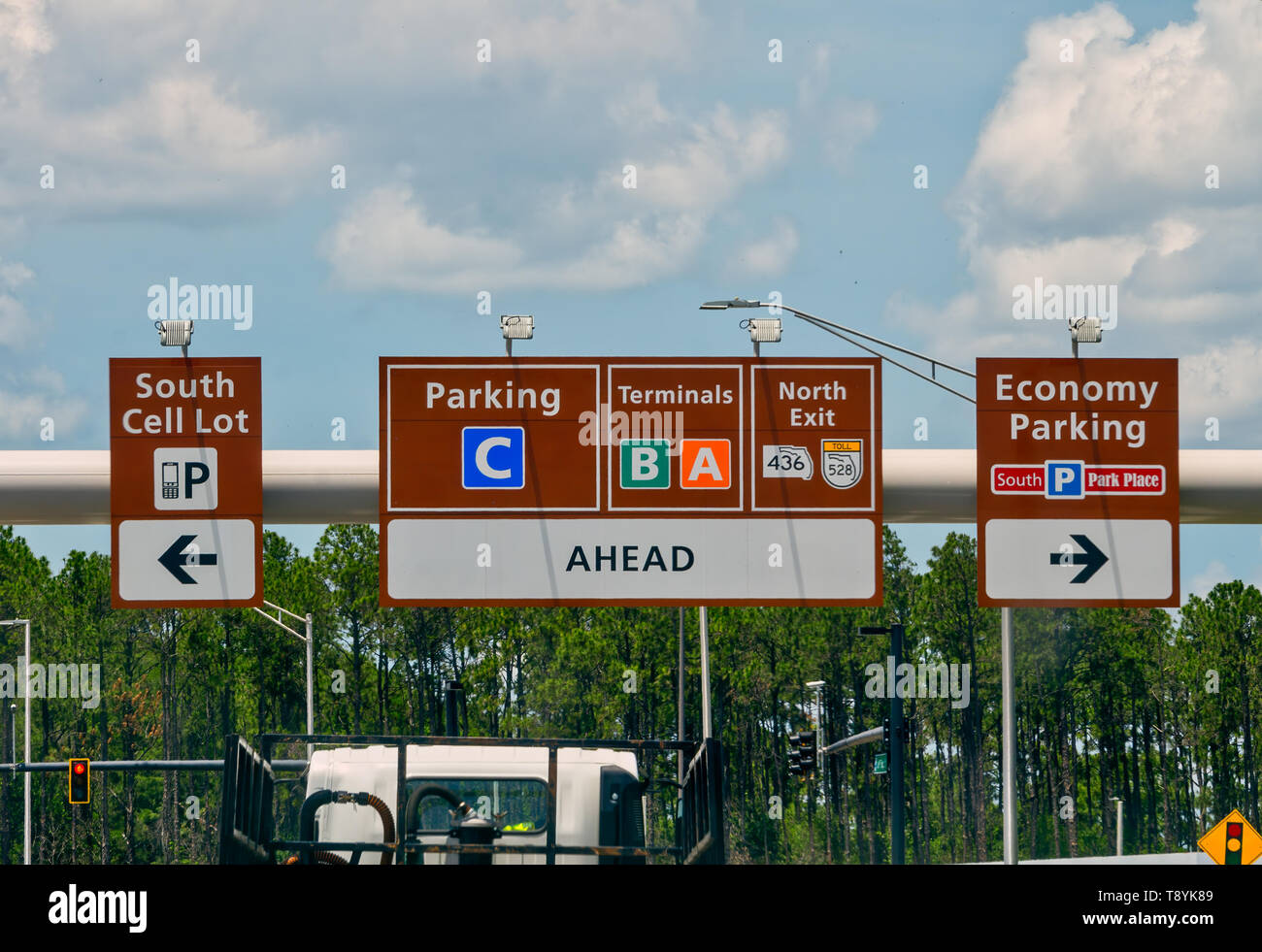 Overhead direction signs hi-res stock photography and images - Alamy