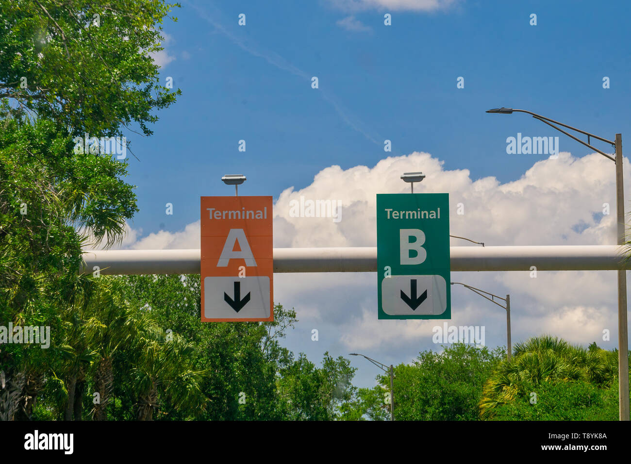 Overhead direction signs hi-res stock photography and images - Alamy