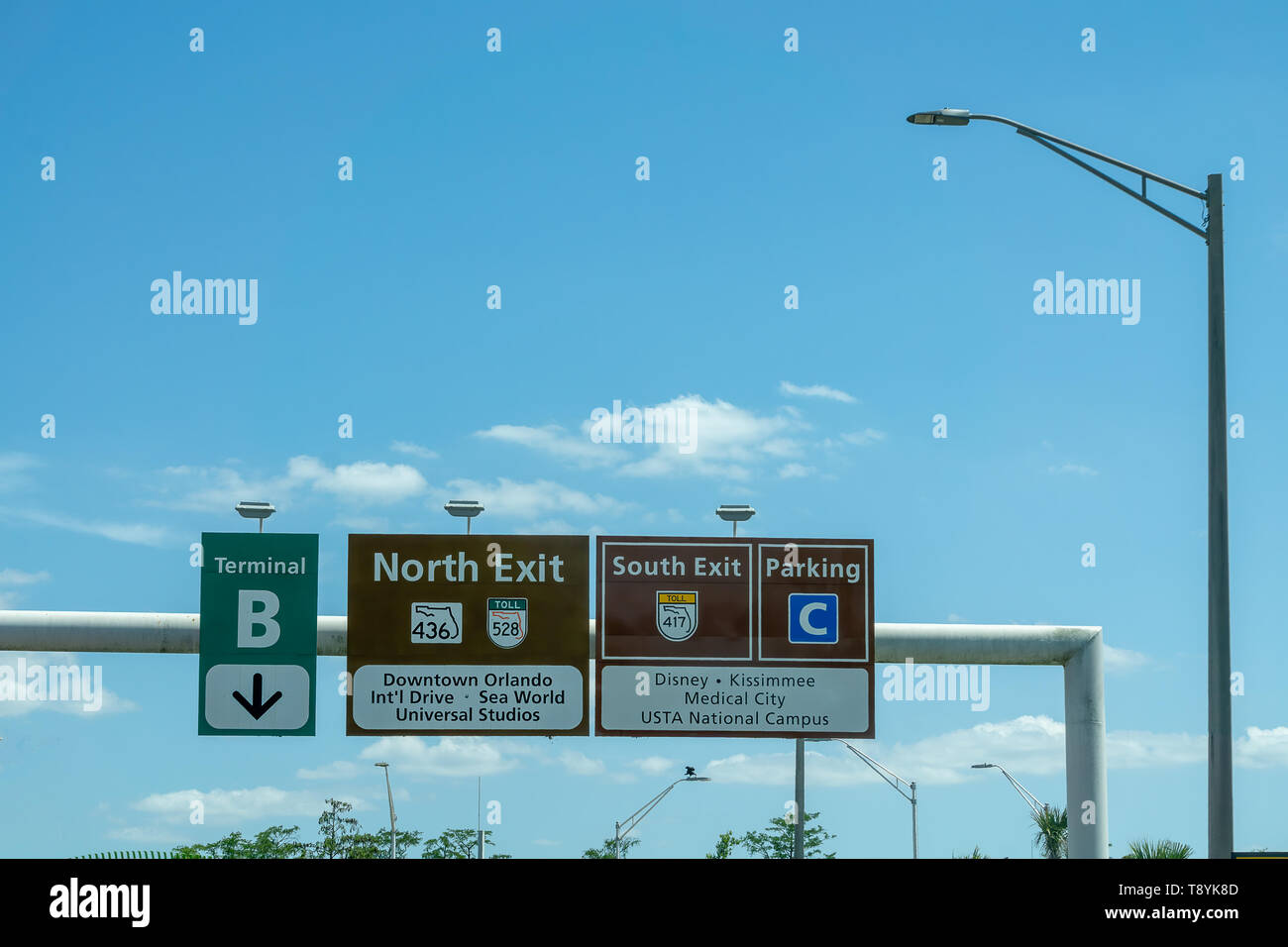 Overhead direction signs hi-res stock photography and images - Alamy
