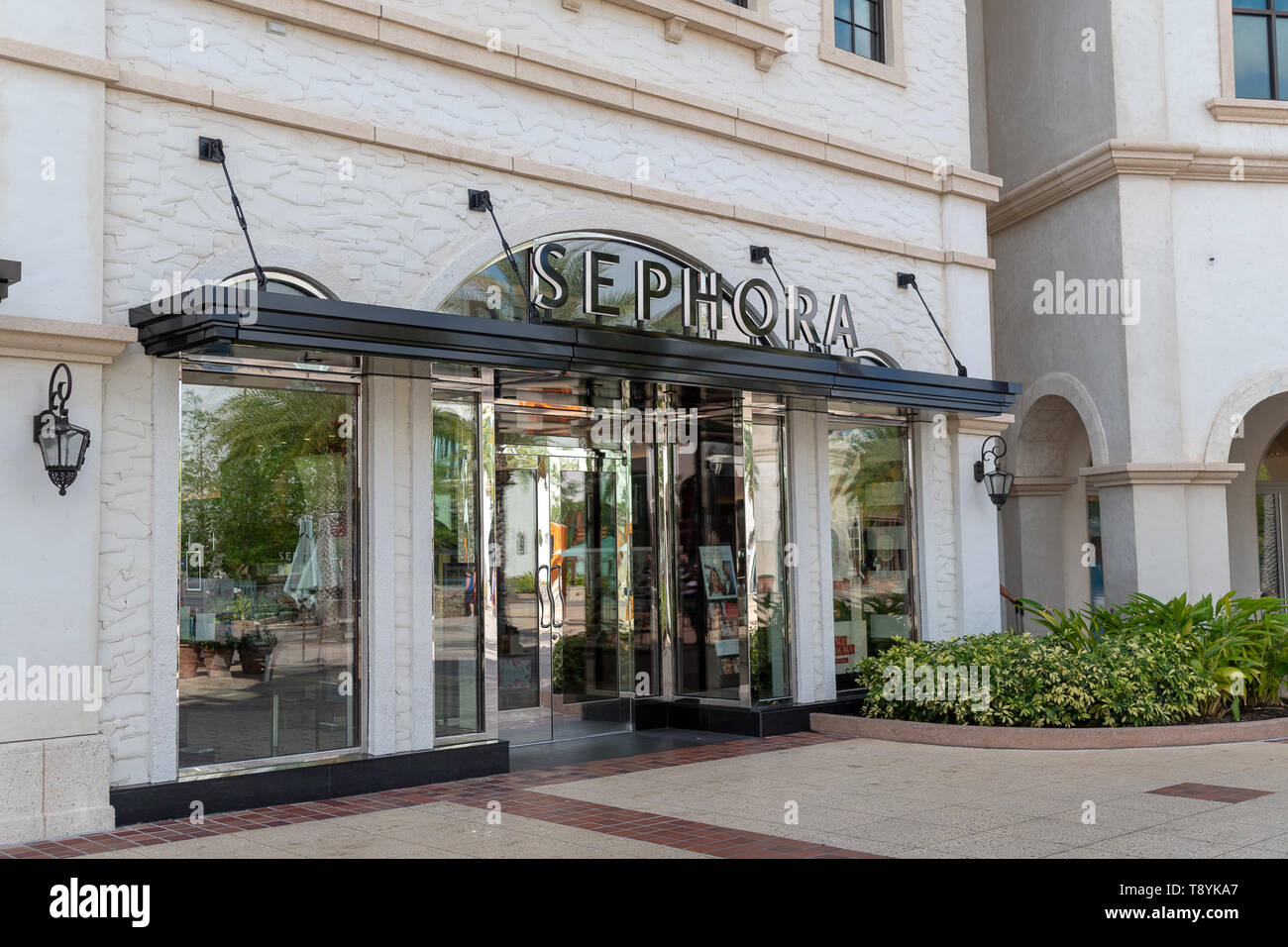 Sephora shop hi-res stock photography and images - Alamy