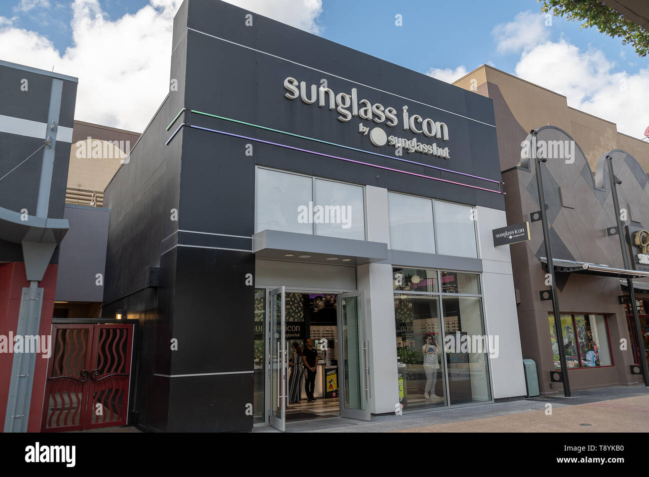 ORLANDO, USA: MAY 01 2019: Exterior image of the Sunglass Icon shop ...