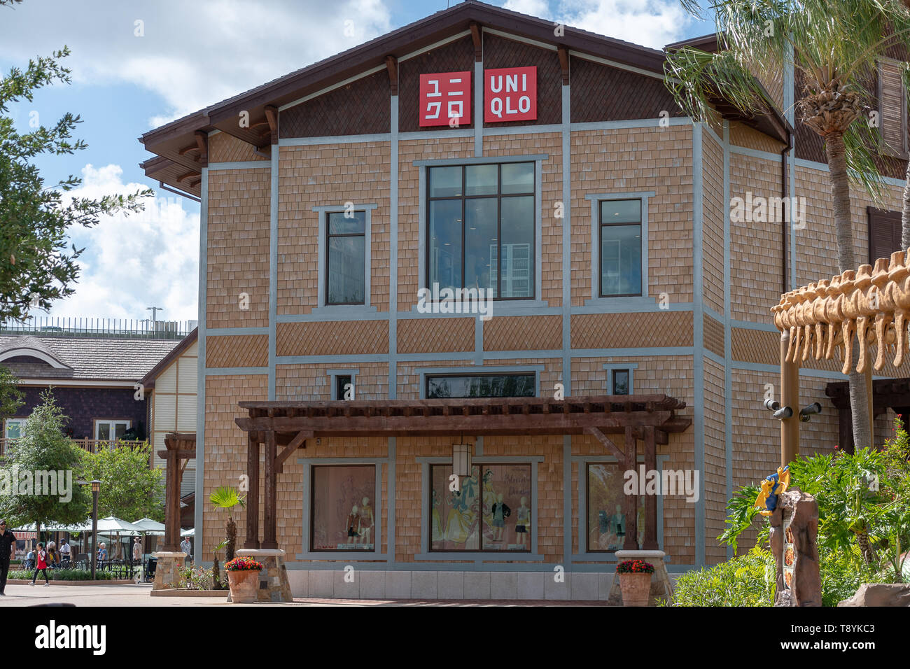 Uni qlo store hi-res stock photography and images - Alamy