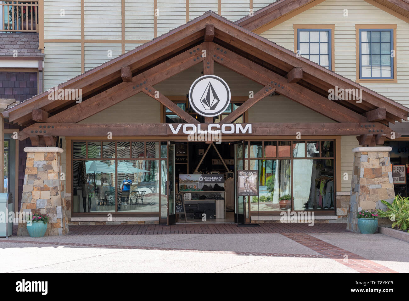 Volcom sign hi-res stock photography and images - Alamy