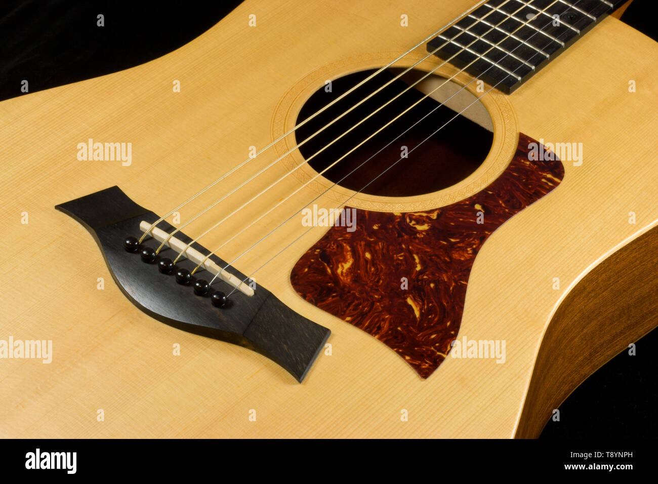 Acoustic guitar body Stock Photo - Alamy