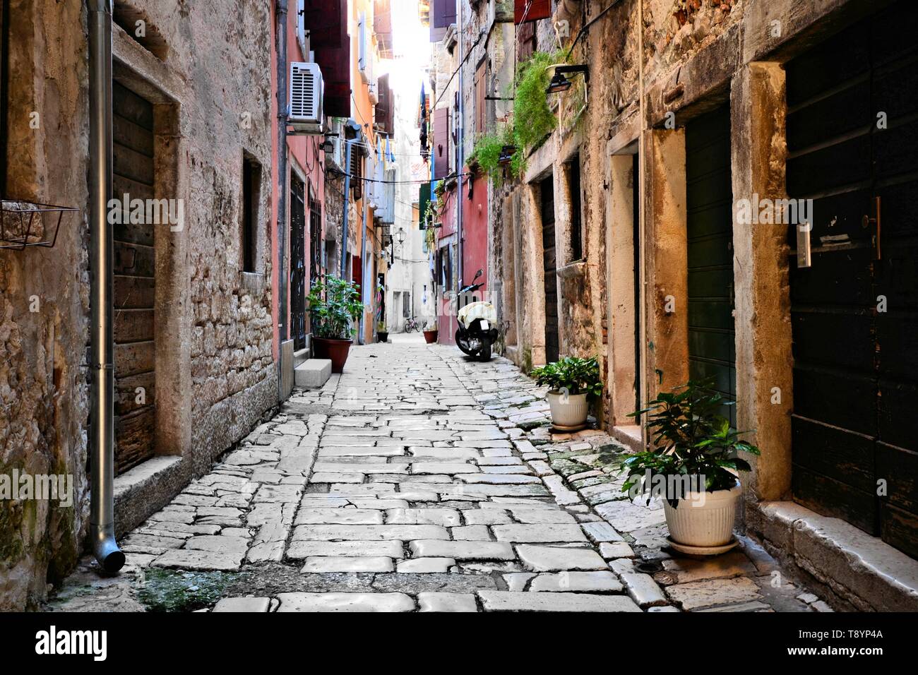 Rustic street hi-res stock photography and images - Alamy