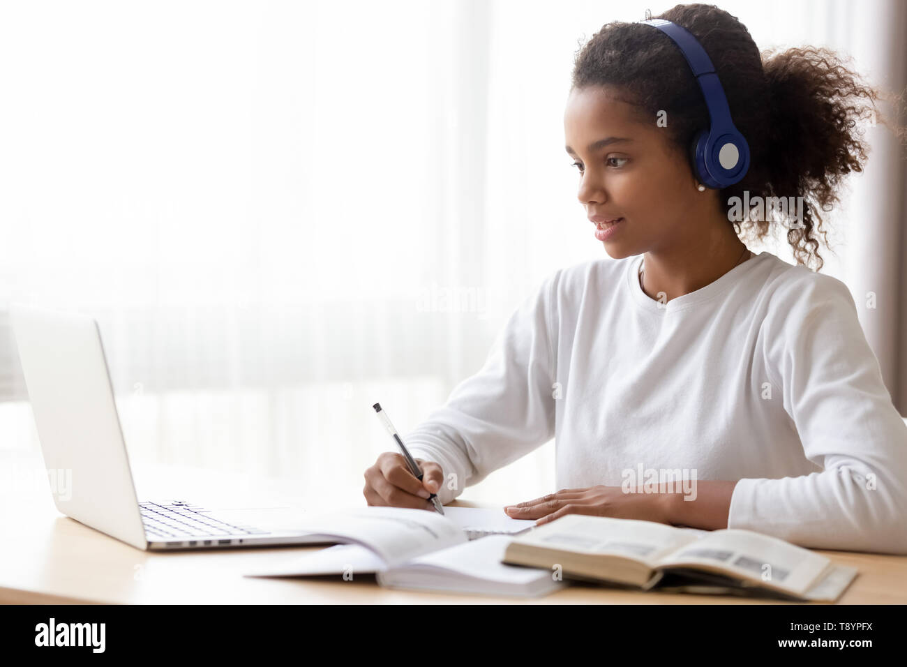 Teenager learning language hi-res stock photography and images - Alamy