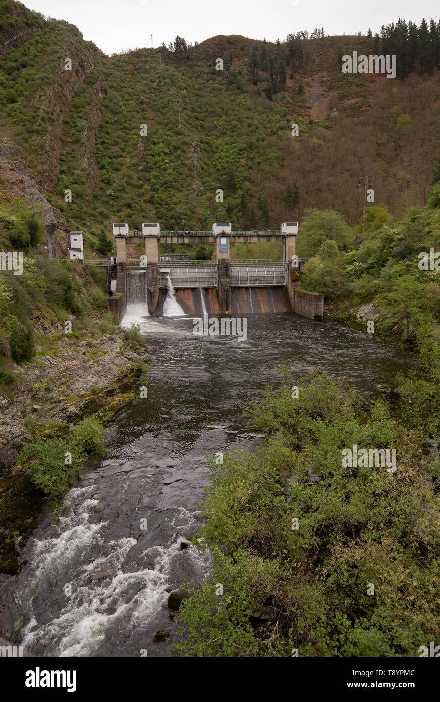 Dam on a stream hi-res stock photography and images - Alamy