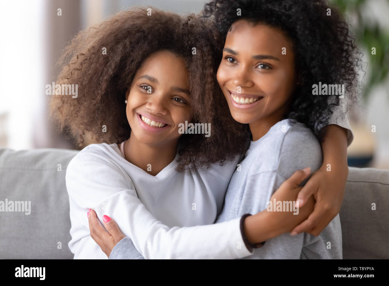 Black teen girl mother sister hugging hi-res stock photography and images - Alamy