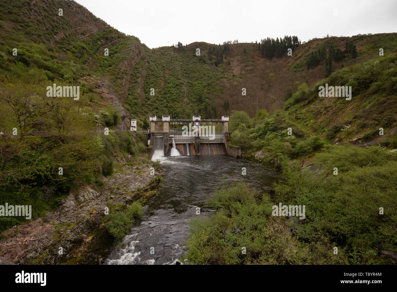 Dam stream hi-res stock photography and images - Alamy