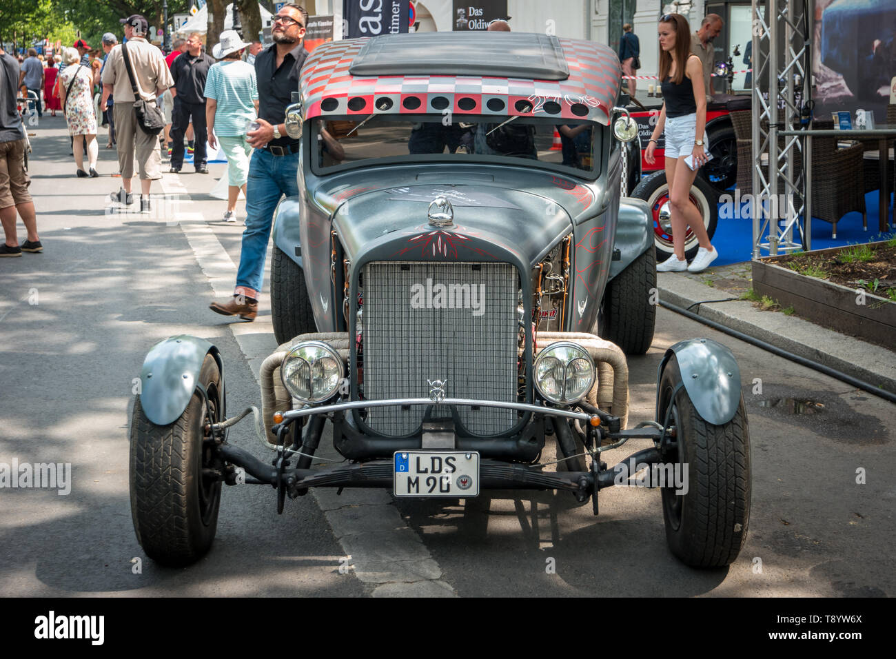 Hot rod street car custom hi-res stock photography and images - Alamy