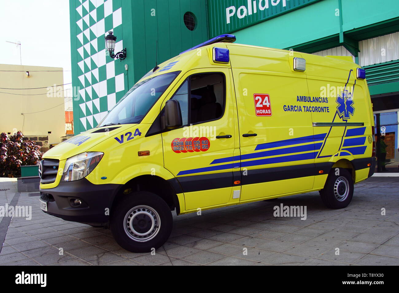 Spanish Ambulance Hi res Stock Photography And Images Alamy spanish-ambulance-hi-res-stock-photography-and-images-alamy