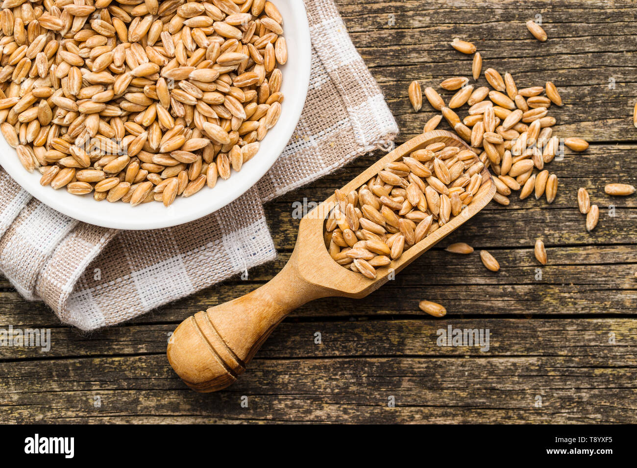 Spelt whole grain hi-res stock photography and images - Alamy