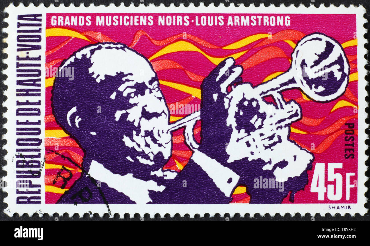 Louis armstrong playing trumpet hi-res stock photography and images - Alamy