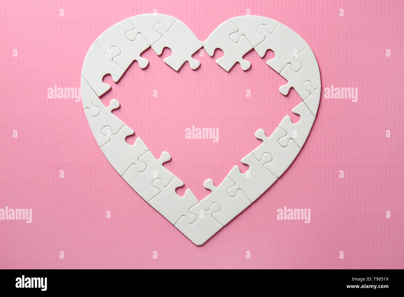 Incomplete heart puzzle hi-res stock photography and images - Alamy