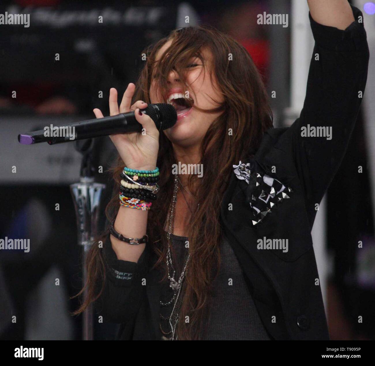 New York, NY, 8-28-2009 Miley Cyrus on NBC's Today Show Conert Series ...