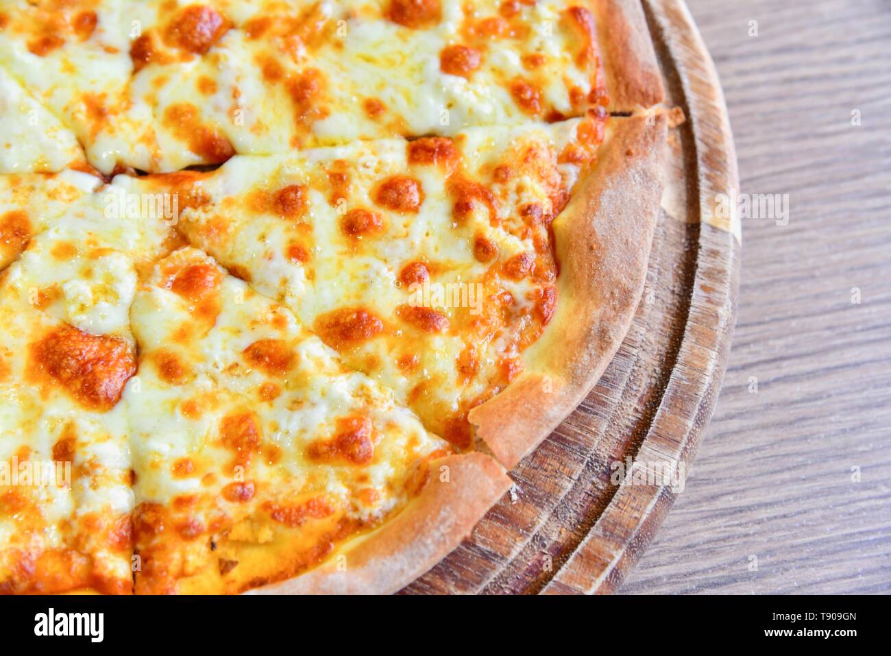 Close-Up View of Cinque Formaggi or Five-Chesse Pizza Stock Photo - Alamy