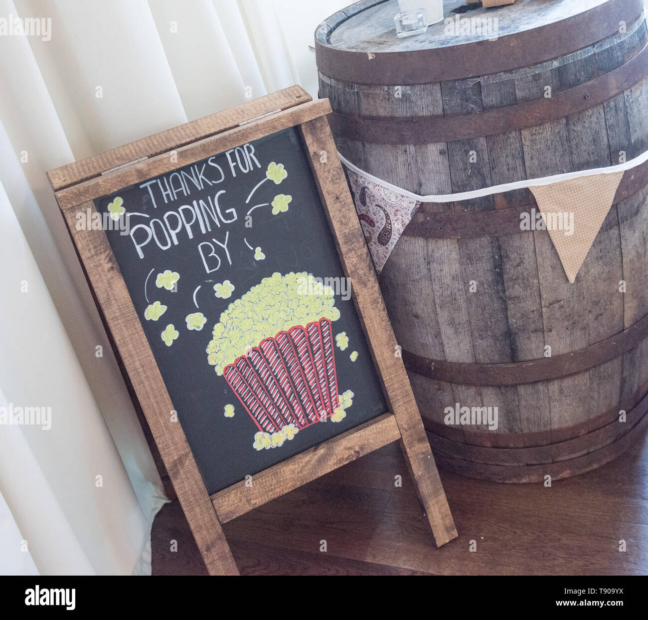 Popcorn sign hi-res stock photography and images - Alamy