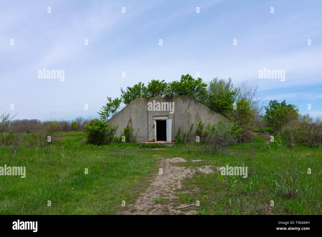 Old bomb shelter hi-res stock photography and images - Alamy