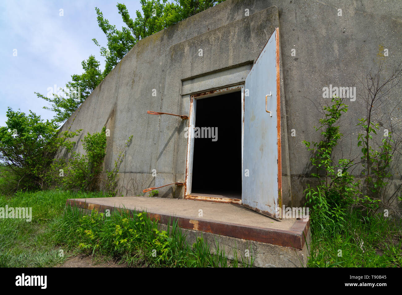 Protection military building exterior hole war hi-res stock photography ...