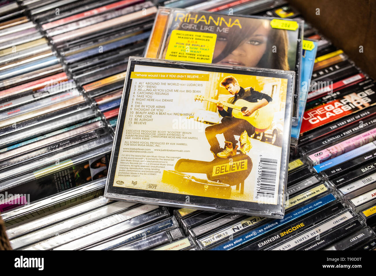 The canadian singer hi-res stock photography and images - Alamy