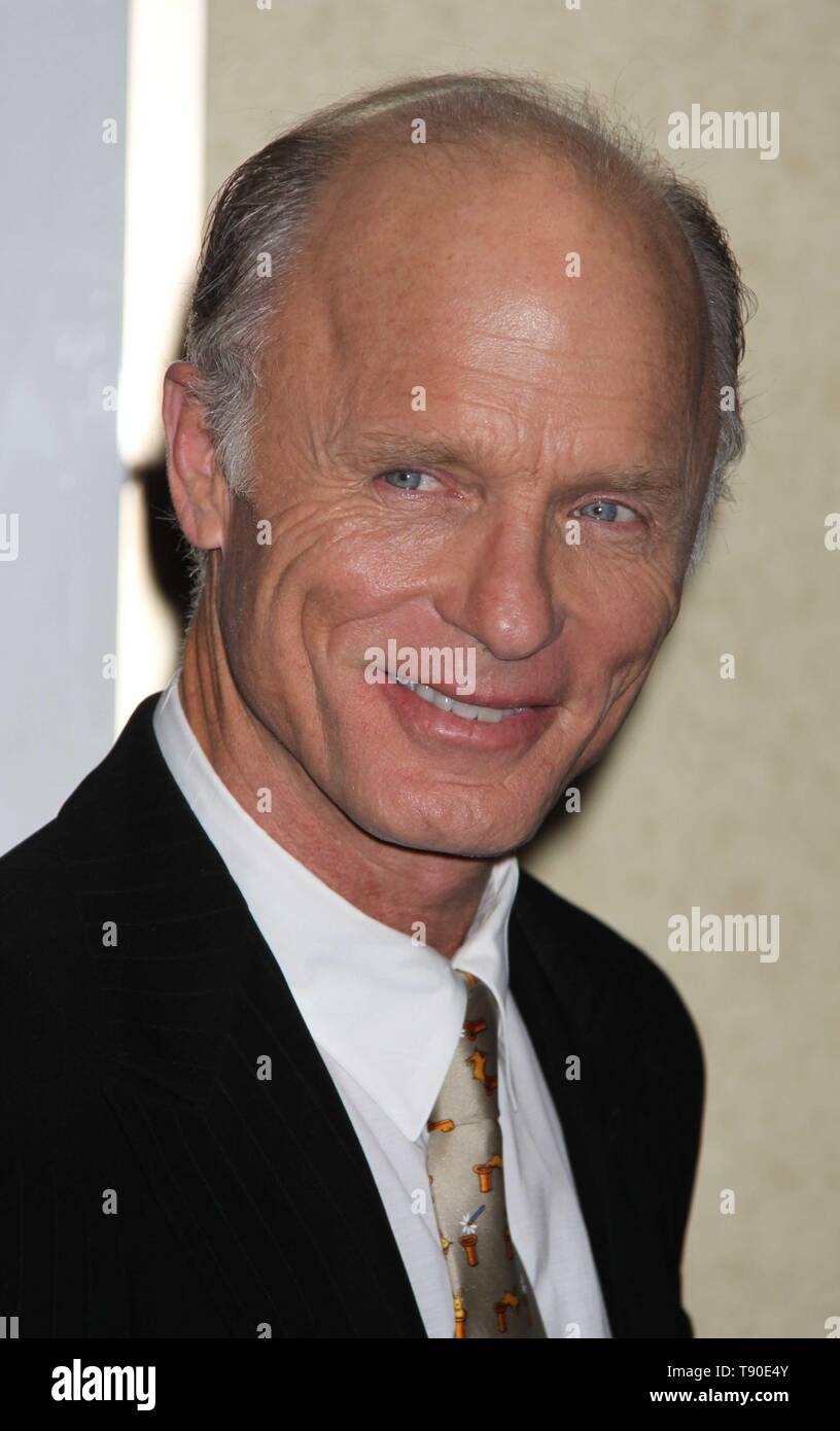 Ed harris tv hi-res stock photography and images - Alamy