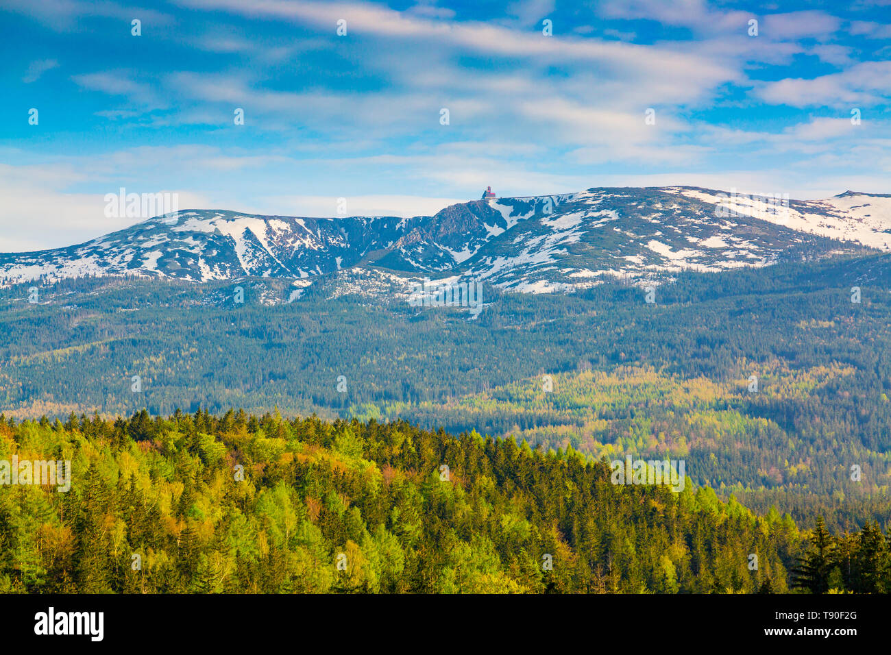 Giant mountains hi-res stock photography and images - Alamy