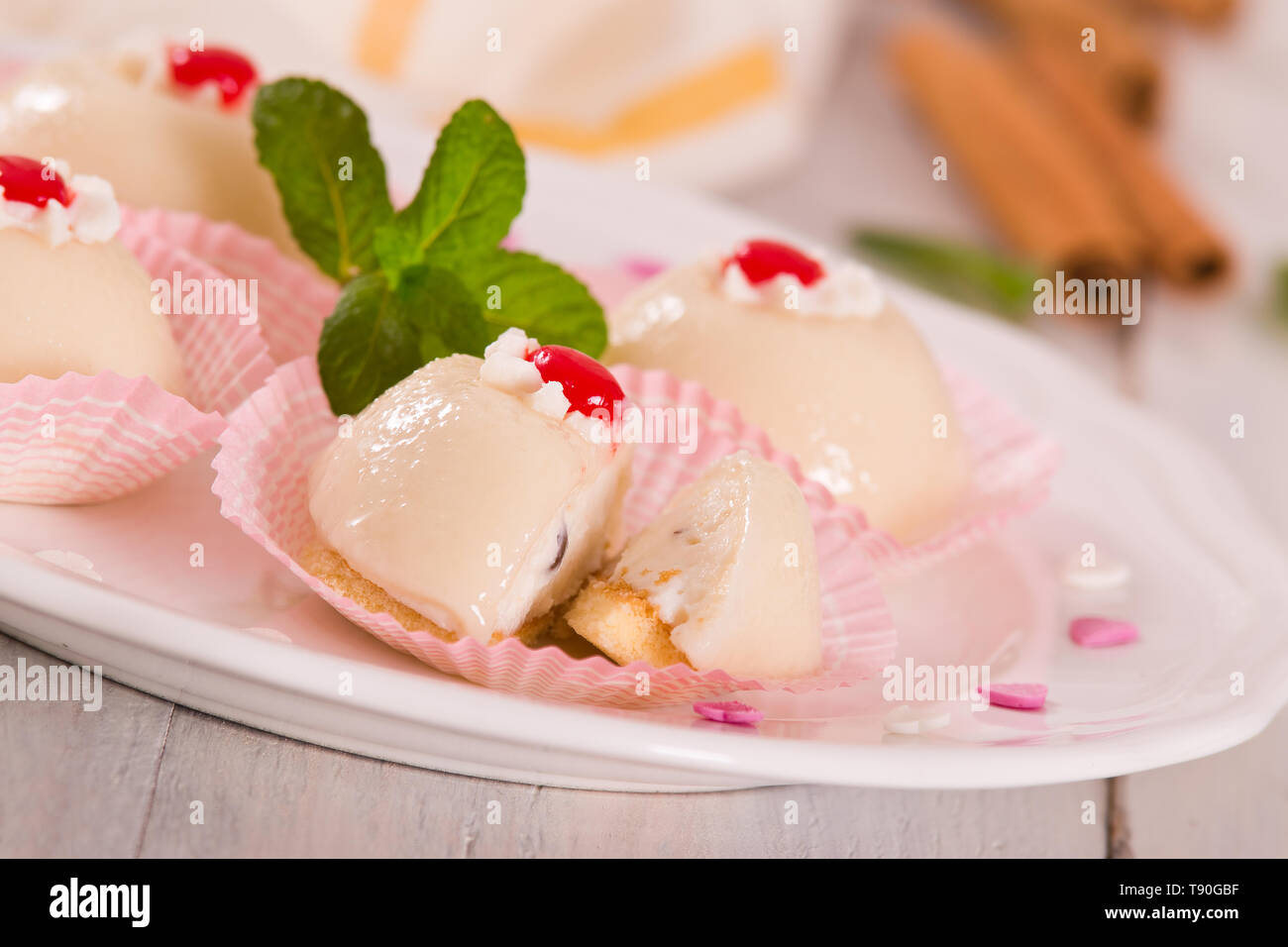 Sicilian ricotta cake (Cassata Stock Photo - Alamy