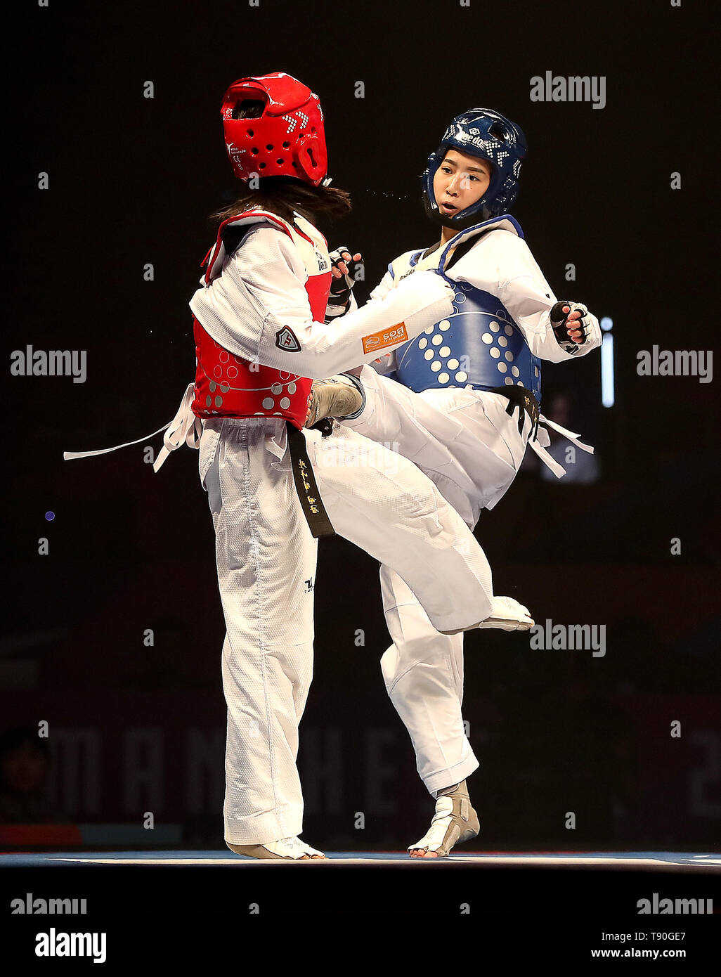 Young sim hi-res stock photography and images - Alamy