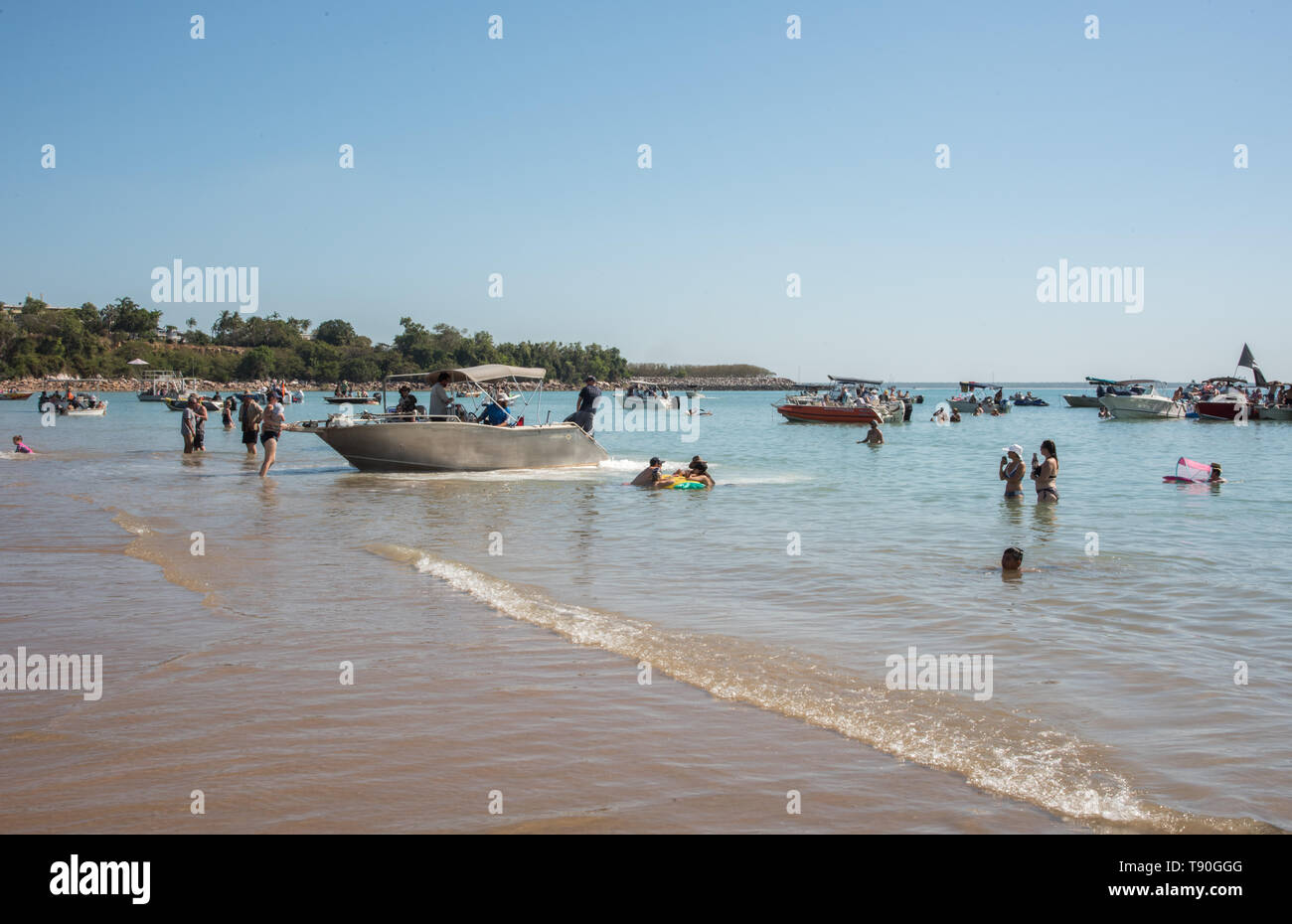 Darwin beer can regatta hi-res stock photography and images - Alamy