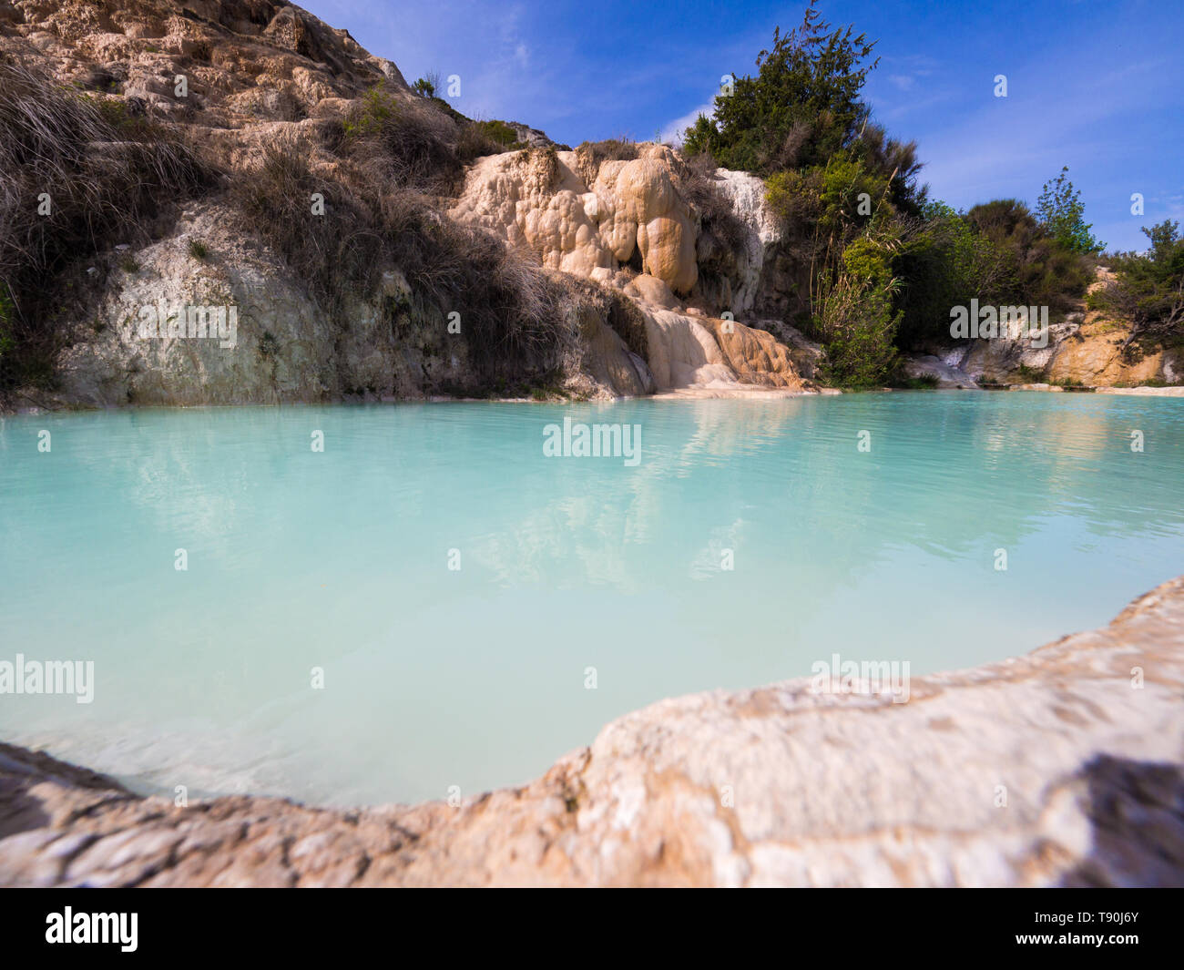 Natural swimming pool with thermal spring water in Bagno Vignoni, Italy ...