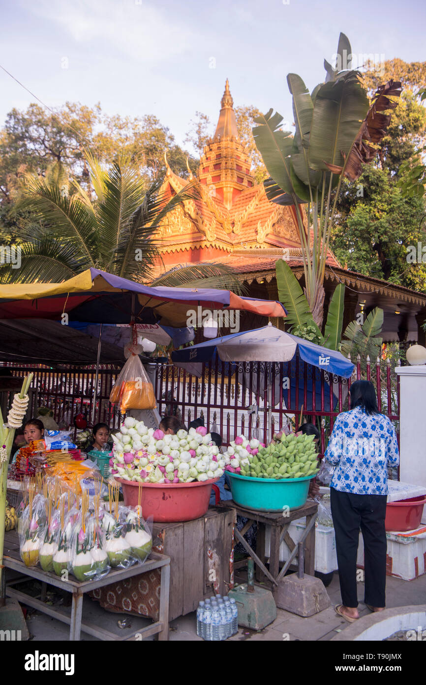 the market at the Preah Angchek or Preah Ang Chorm Shrine in the city ...