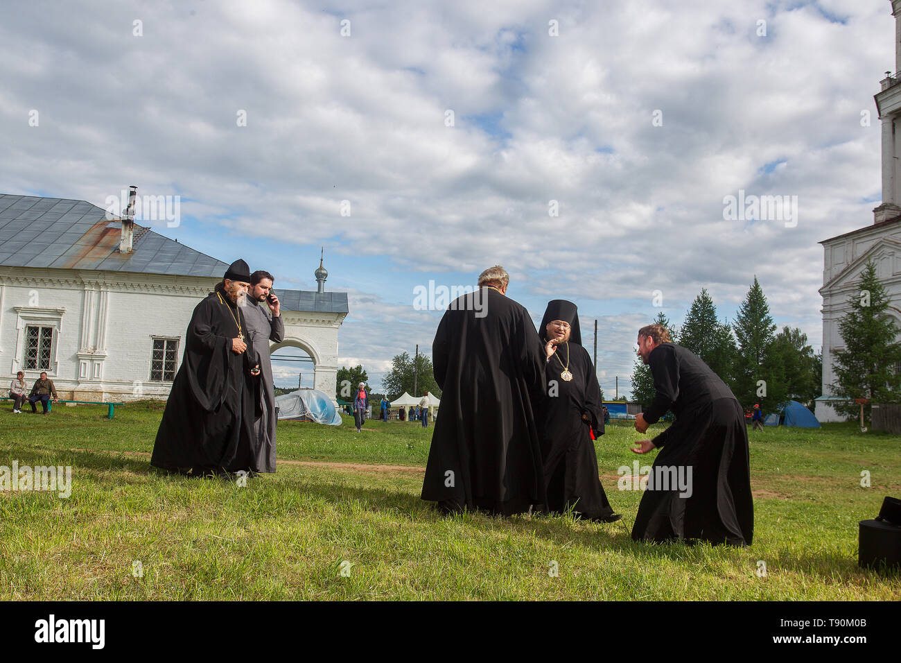 Priest welcomes the arrival of a higher ranking priest and some priests ...