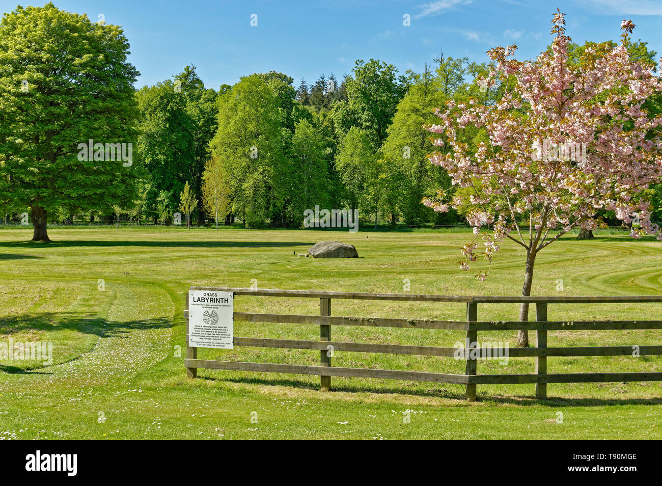 BALLINDALLOCH CASTLE BANFFSHIRE SCOTLAND THE GARDENS WITH THE GRASS ...