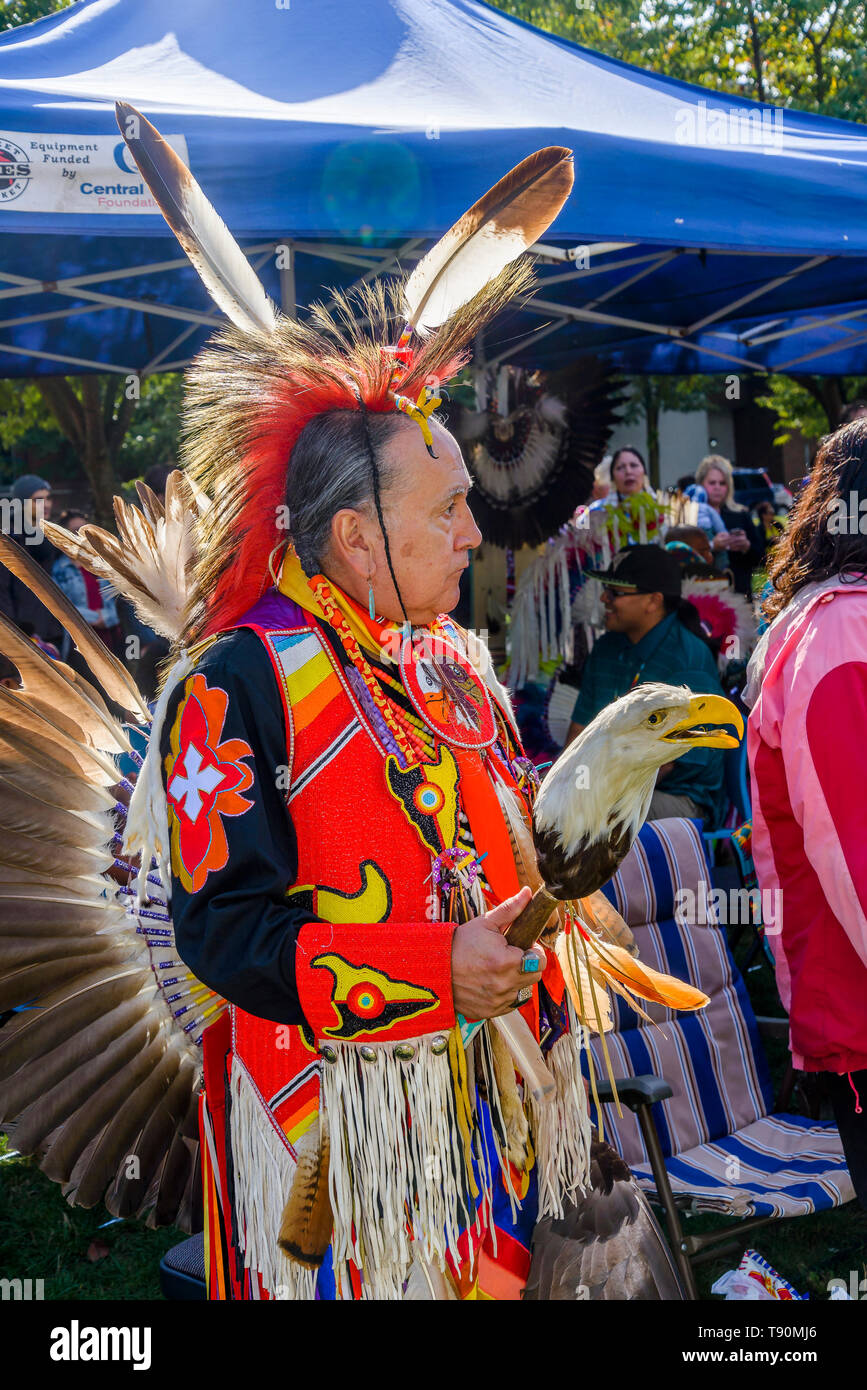 Eagle feather canada first nations hi-res stock photography and images ...