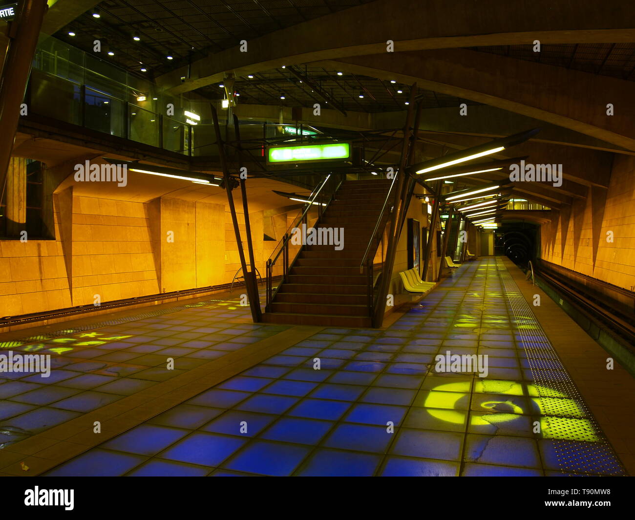 Lyon, Metrolinie D, Station Valmy - Lyon, Metro Line D Stock Photo - Alamy