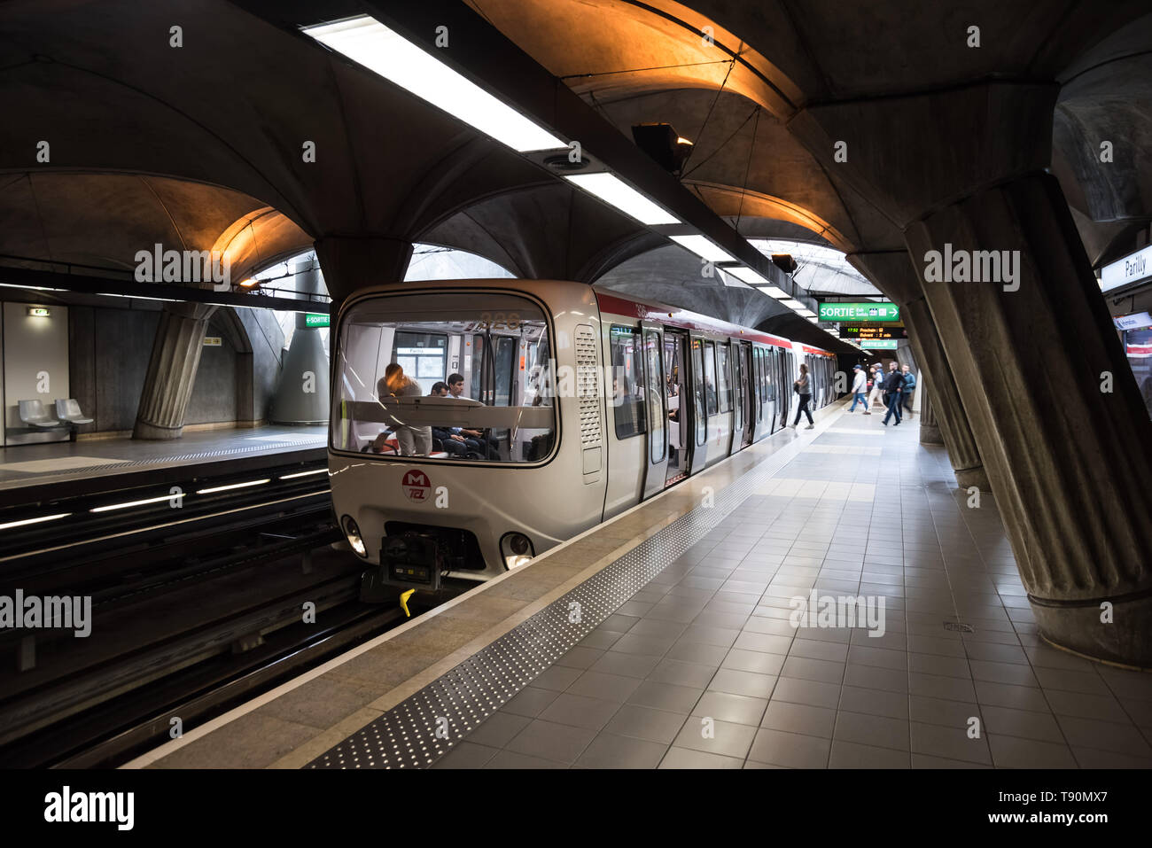 Lyon, Metrolinie D, Station Parilly - Lyon, Metro Line D, Station ...